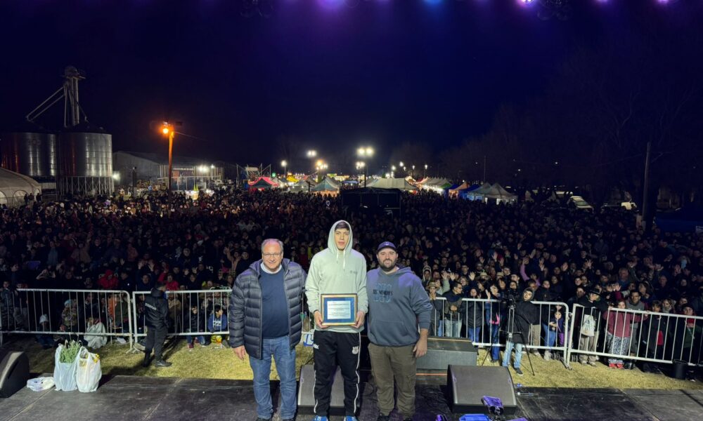 ALEX NEGRETE RECONOCIDO EN SU CIUDAD Y ANTE SU GENTE – RADIO EN VIVO